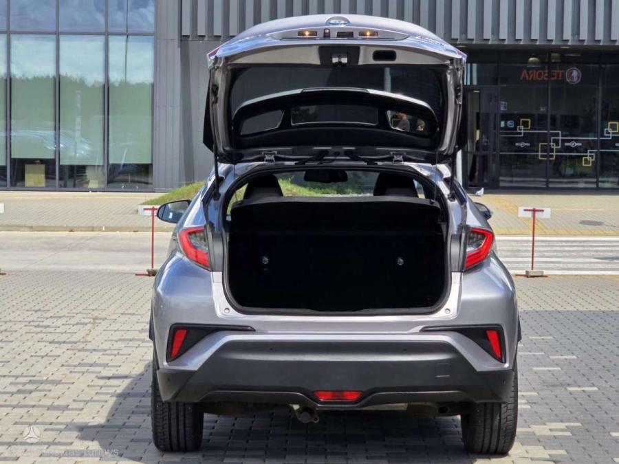 Pelēks Toyota C-HR 2017 Šauļi, ar dzinēja tilpumu 1.80 L un nobraukumu 153 tūkst. km par 16600 €, foto 17 vietnē AUTOMOTO.COM.LV