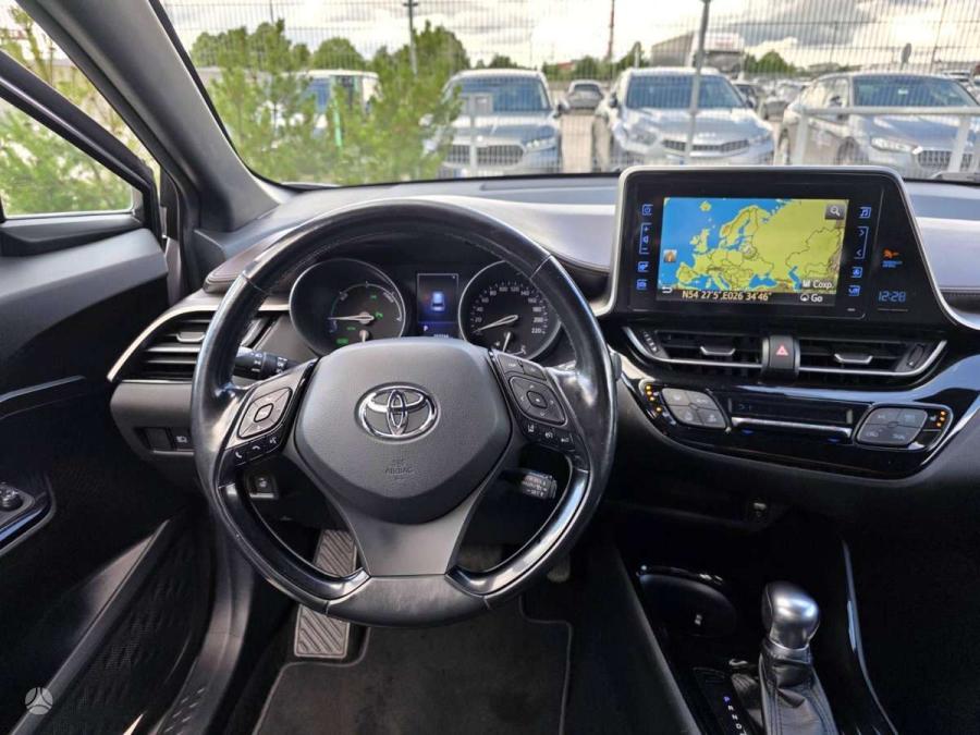 Pelēks Toyota C-HR 2017 Šauļi, ar dzinēja tilpumu 1.80 L un nobraukumu 153 tūkst. km par 16600 €, foto 23 vietnē AUTOMOTO.COM.LV