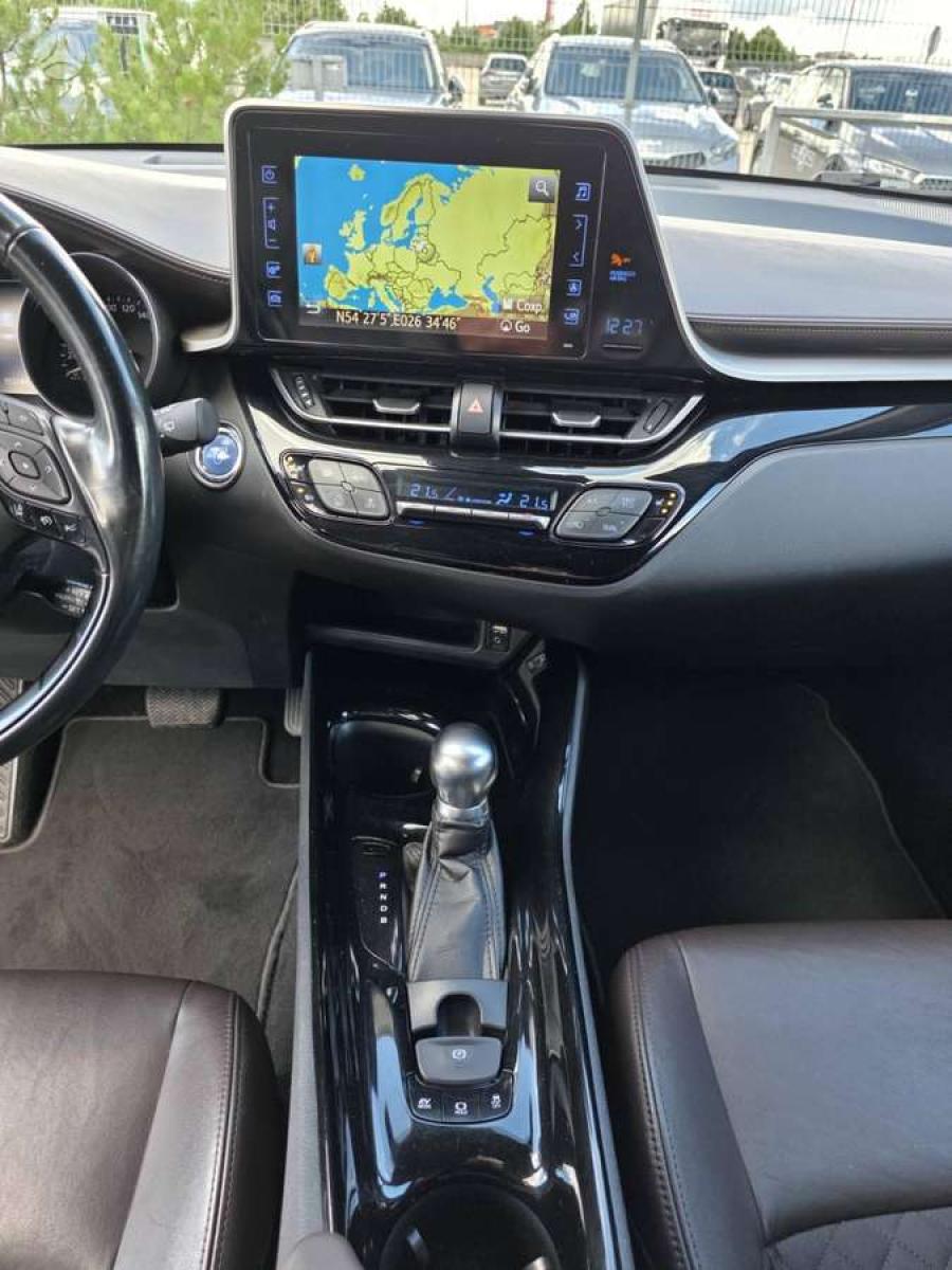 Pelēks Toyota C-HR 2017 Šauļi, ar dzinēja tilpumu 1.80 L un nobraukumu 153 tūkst. km par 16600 €, foto 24 vietnē AUTOMOTO.COM.LV