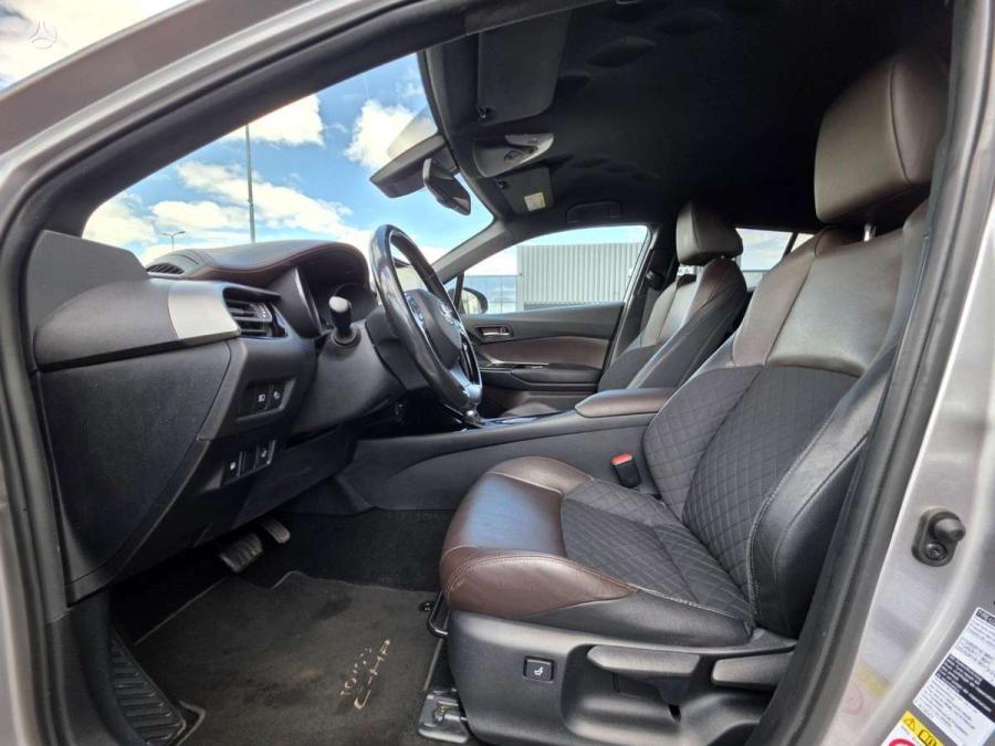 Pelēks Toyota C-HR 2017 Šauļi, ar dzinēja tilpumu 1.80 L un nobraukumu 153 tūkst. km par 16600 €, foto 25 vietnē AUTOMOTO.COM.LV
