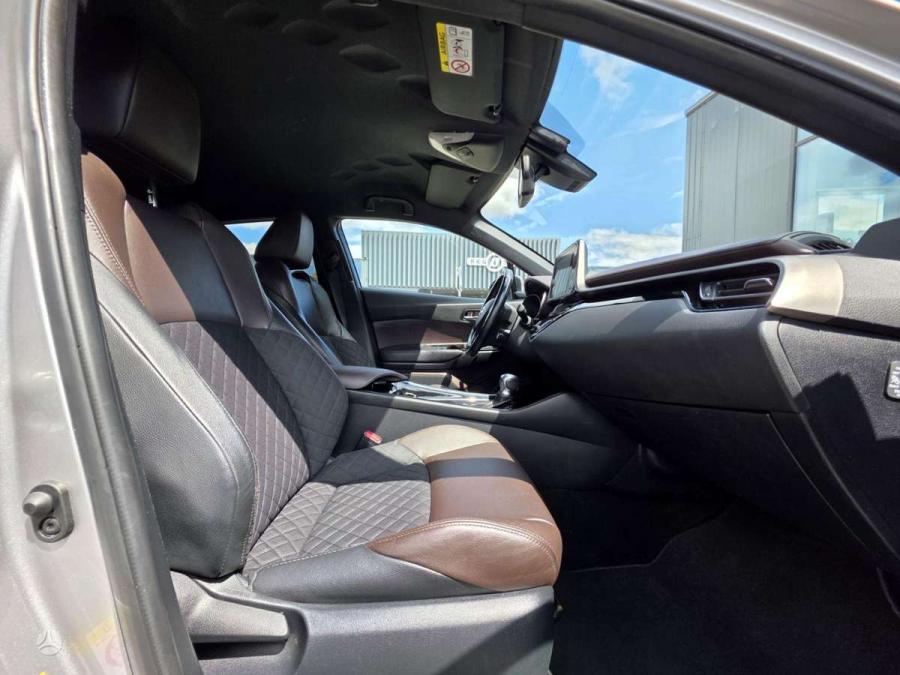 Pelēks Toyota C-HR 2017 Šauļi, ar dzinēja tilpumu 1.80 L un nobraukumu 153 tūkst. km par 16600 €, foto 27 vietnē AUTOMOTO.COM.LV
