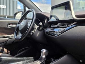 Pelēks Toyota C-HR 2017 Šauļi, ar dzinēja tilpumu 1.80 L un nobraukumu 153 tūkst. km par 16600 €, foto 28 vietnē AUTOMOTO.COM.LV
