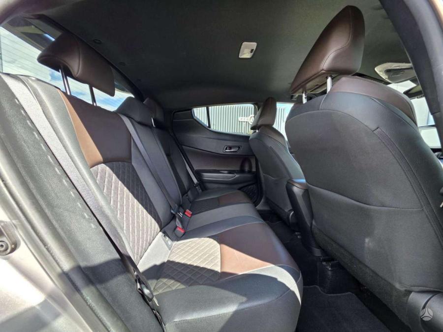 Pelēks Toyota C-HR 2017 Šauļi, ar dzinēja tilpumu 1.80 L un nobraukumu 153 tūkst. km par 16600 €, foto 29 vietnē AUTOMOTO.COM.LV