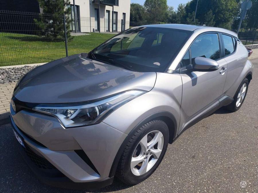 Grey Toyota C-HR 2017 in Kaunas, with an engine capacity of 1.80 L and mileage of 269 thousand km for 11650 €, photo 1 on AUTOMOTO.COM.LV