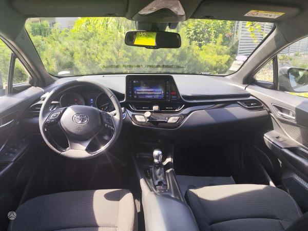 Серый Тойота C-HR 2017 в Каунас, объемом двигателя 1.80 л и пробегом 269 тыс. км за 11650 €, фото 8 на AUTOMOTO.COM.LV
