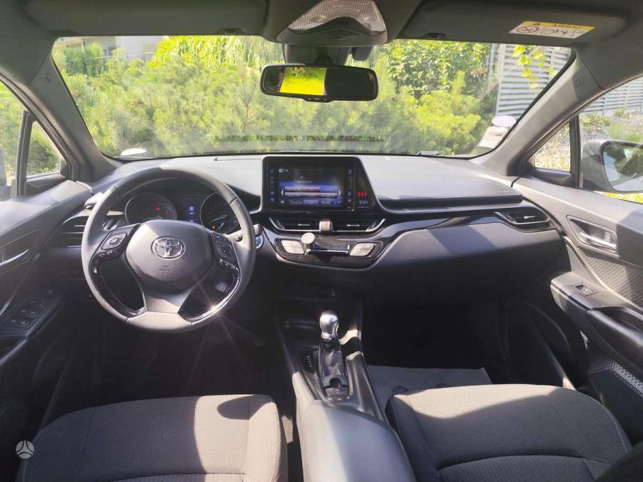 Grey Toyota C-HR 2017 in Kaunas, with an engine capacity of 1.80 L and mileage of 269 thousand km for 11650 €, photo 9 on AUTOMOTO.COM.LV