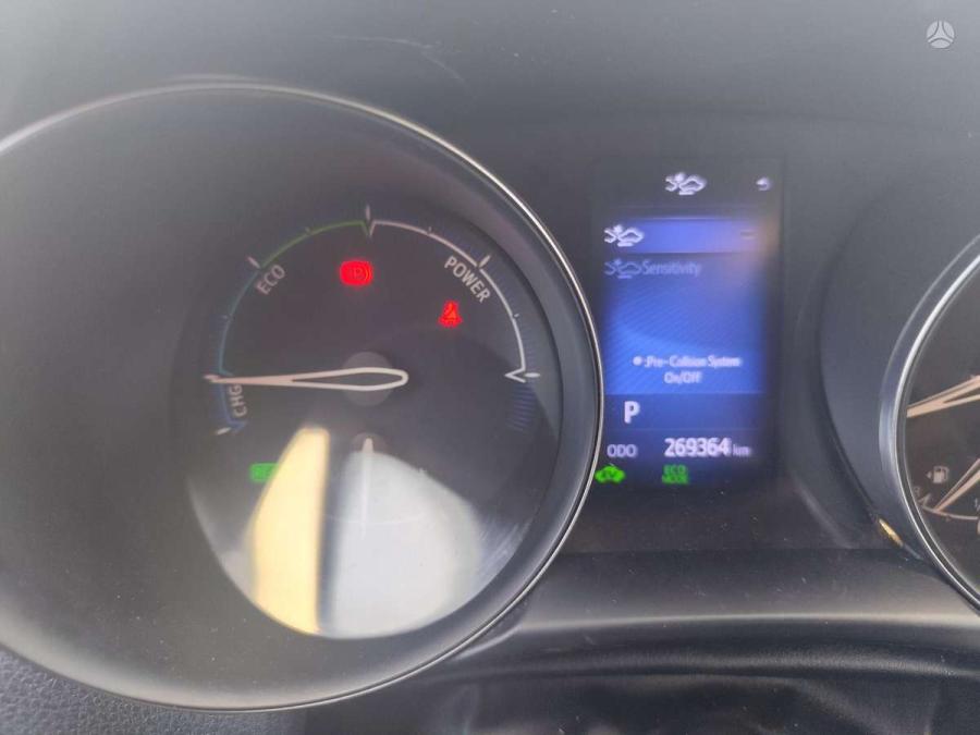Grey Toyota C-HR 2017 in Kaunas, with an engine capacity of 1.80 L and mileage of 269 thousand km for 11650 €, photo 13 on AUTOMOTO.COM.LV