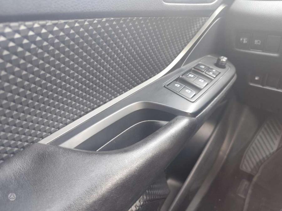 Grey Toyota C-HR 2017 in Kaunas, with an engine capacity of 1.80 L and mileage of 269 thousand km for 11650 €, photo 14 on AUTOMOTO.COM.LV