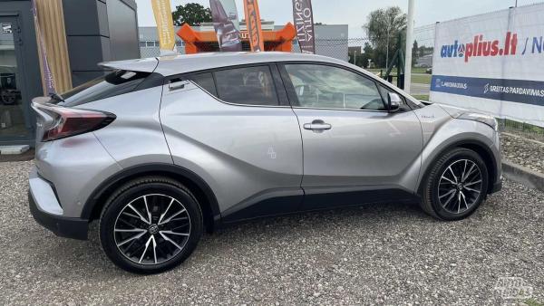 Grey Toyota C-HR 2017 in Marijampole, with an engine capacity of 1.80 L and mileage of 242 thousand km for 13900 €, photo 9 on AUTOMOTO.COM.LV