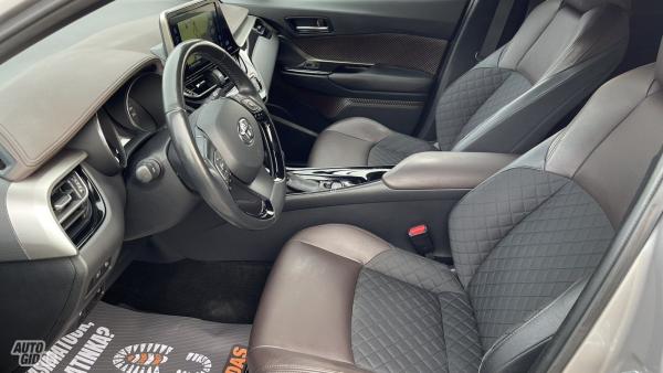 Grey Toyota C-HR 2017 in Marijampole, with an engine capacity of 1.80 L and mileage of 242 thousand km for 13900 €, photo 10 on AUTOMOTO.COM.LV