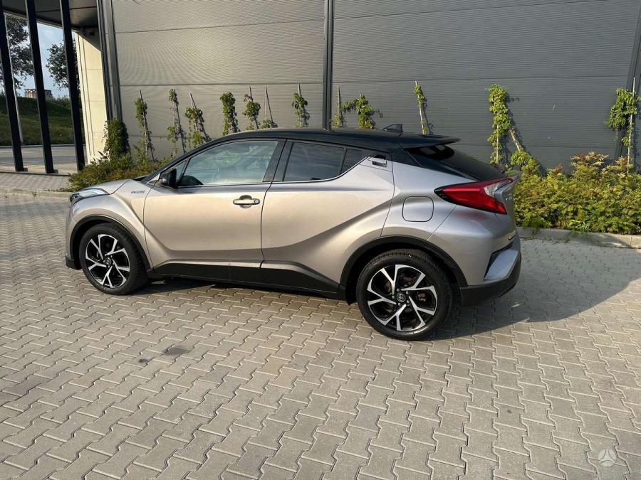 Grey Toyota C-HR 2017 in Vilnius, with an engine capacity of 1.80 L and mileage of 141 thousand km for 16450 €, photo 6 on AUTOMOTO.COM.LV