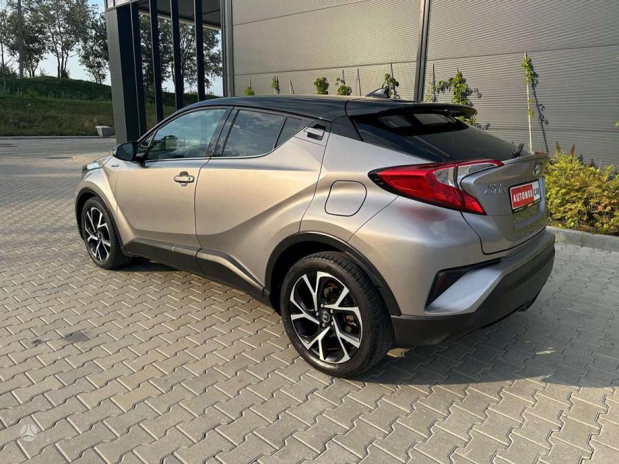 Grey Toyota C-HR 2017 in Vilnius, with an engine capacity of 1.80 L and mileage of 141 thousand km for 16450 €, photo 8 on AUTOMOTO.COM.LV