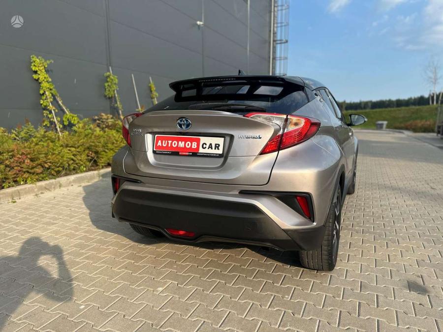 Grey Toyota C-HR 2017 in Vilnius, with an engine capacity of 1.80 L and mileage of 141 thousand km for 16450 €, photo 11 on AUTOMOTO.COM.LV