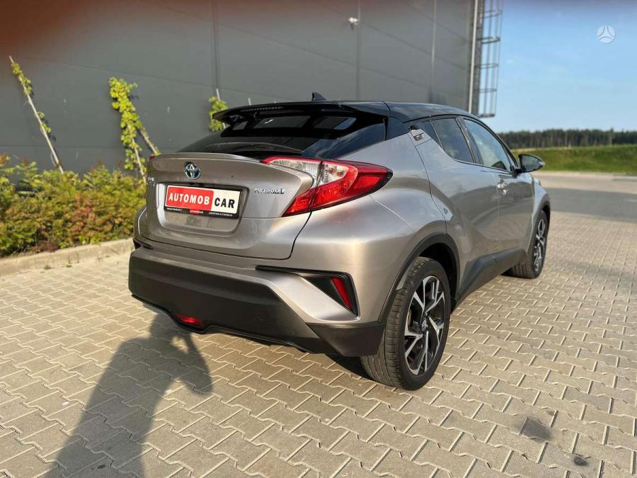Grey Toyota C-HR 2017 in Vilnius, with an engine capacity of 1.80 L and mileage of 141 thousand km for 16450 €, photo 12 on AUTOMOTO.COM.LV