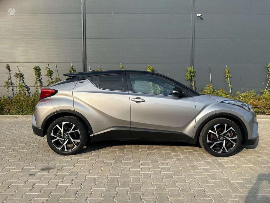 Grey Toyota C-HR 2017 in Vilnius, with an engine capacity of 1.80 L and mileage of 141 thousand km for 16450 €, photo 14 on AUTOMOTO.COM.LV