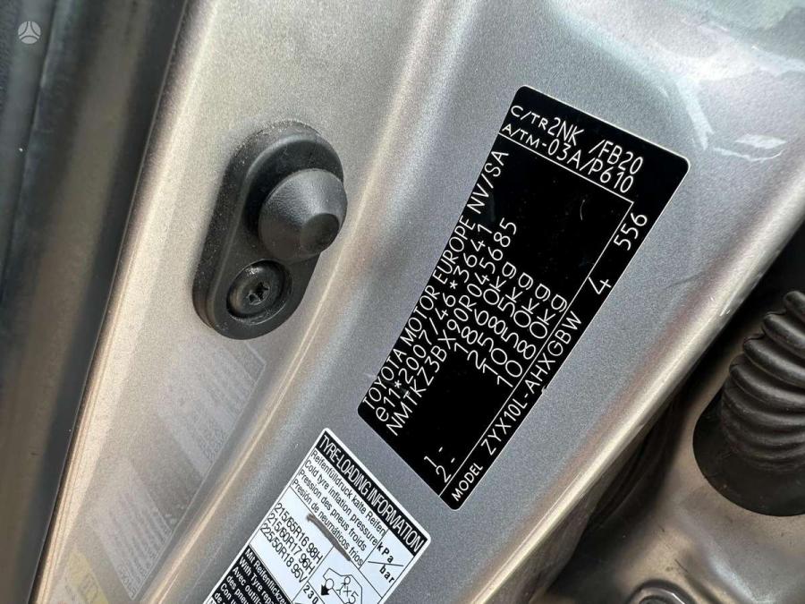 Grey Toyota C-HR 2017 in Vilnius, with an engine capacity of 1.80 L and mileage of 141 thousand km for 16450 €, photo 20 on AUTOMOTO.COM.LV