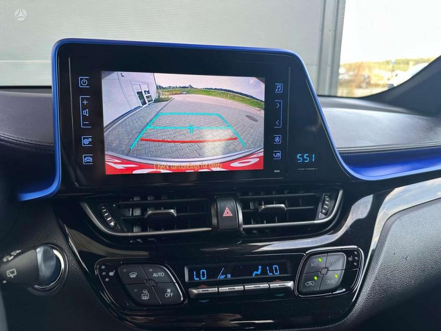 Grey Toyota C-HR 2017 in Vilnius, with an engine capacity of 1.80 L and mileage of 141 thousand km for 16450 €, photo 27 on AUTOMOTO.COM.LV
