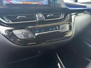 Grey Toyota C-HR 2017 in Vilnius, with an engine capacity of 1.80 L and mileage of 141 thousand km for 16450 €, photo 29 on AUTOMOTO.COM.LV