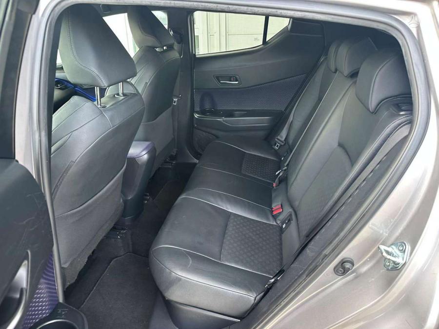 Grey Toyota C-HR 2017 in Vilnius, with an engine capacity of 1.80 L and mileage of 141 thousand km for 16450 €, photo 33 on AUTOMOTO.COM.LV