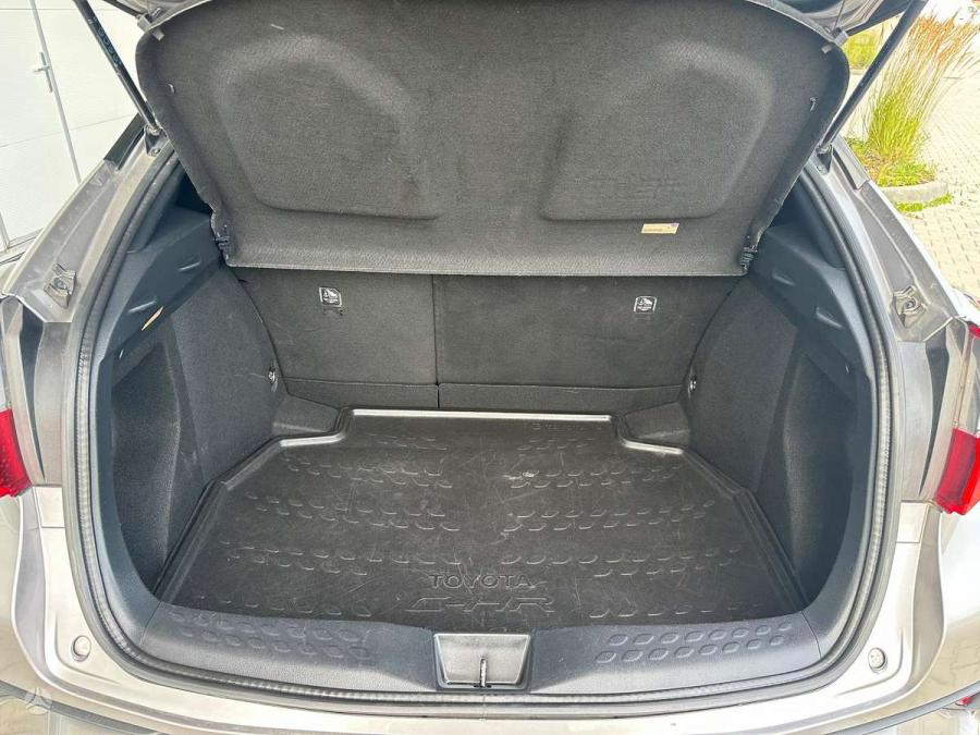 Grey Toyota C-HR 2017 in Vilnius, with an engine capacity of 1.80 L and mileage of 141 thousand km for 16450 €, photo 34 on AUTOMOTO.COM.LV