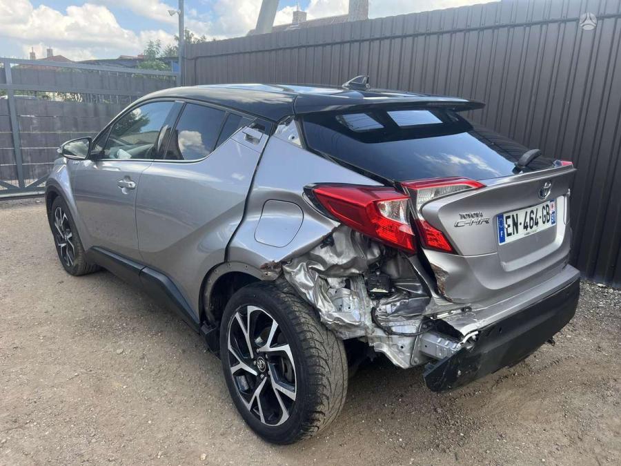 Серый Тойота C-HR 2017 в Каунас, объемом двигателя 1.80 л и пробегом 157 тыс. км за 8500 €, фото 6 на AUTOMOTO.COM.LV