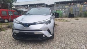 Pelēks Toyota C-HR 2017 Kauņa, ar dzinēja tilpumu 1.80 L un nobraukumu 148 tūkst. km par 15650 €, foto  vietnē AUTOMOTO.COM.LV
