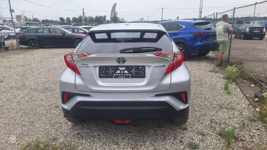 Серый Тойота C-HR 2017 в Каунас, объемом двигателя 1.80 л и пробегом 148 тыс. км за 15650 €, фото 5 на AUTOMOTO.COM.LV