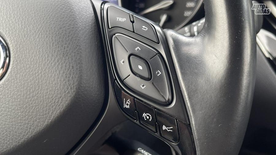 Pelēks Toyota C-HR 2017 Marijampole, ar dzinēja tilpumu 1.80 L un nobraukumu 242 tūkst. km par 13900 €, foto 26 vietnē AUTOMOTO.COM.LV