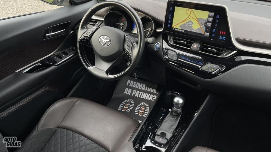 Pelēks Toyota C-HR 2017 Marijampole, ar dzinēja tilpumu 1.80 L un nobraukumu 242 tūkst. km par 13900 €, foto 29 vietnē AUTOMOTO.COM.LV
