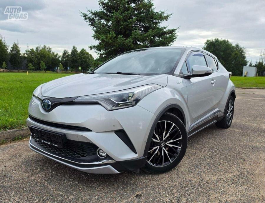 Grey Toyota C-HR 2017 in Kaunas, with an engine capacity of 1.80 L and mileage of 163 thousand km for 15750 €, photo 1 on AUTOMOTO.COM.LV