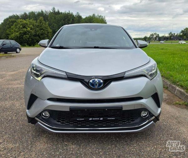 Grey Toyota C-HR 2017 in Kaunas, with an engine capacity of 1.80 L and mileage of 163 thousand km for 15750 €, photo 3 on AUTOMOTO.COM.LV