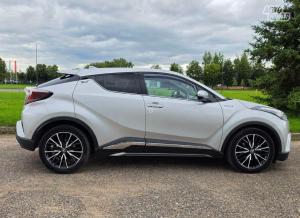 Grey Toyota C-HR 2017 in Kaunas, with an engine capacity of 1.80 L and mileage of 163 thousand km for 15750 €, photo 5 on AUTOMOTO.COM.LV
