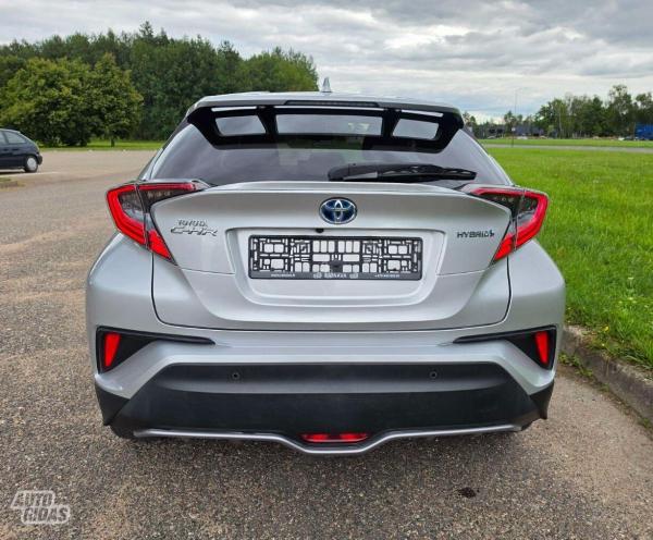 Grey Toyota C-HR 2017 in Kaunas, with an engine capacity of 1.80 L and mileage of 163 thousand km for 15750 €, photo 7 on AUTOMOTO.COM.LV