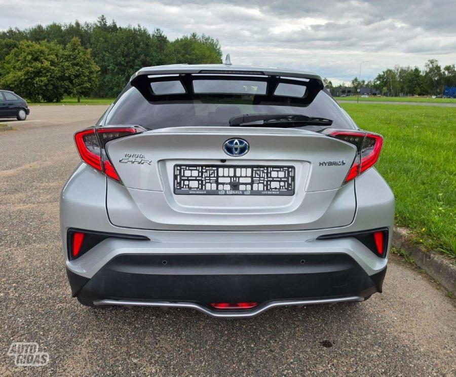Grey Toyota C-HR 2017 in Kaunas, with an engine capacity of 1.80 L and mileage of 163 thousand km for 15750 €, photo 7 on AUTOMOTO.COM.LV