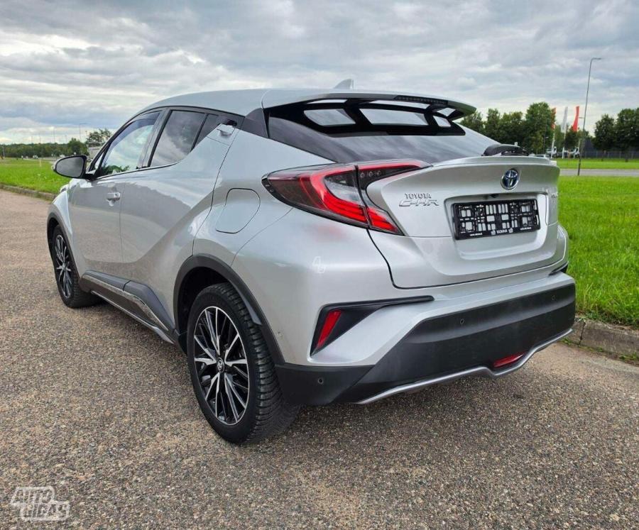 Grey Toyota C-HR 2017 in Kaunas, with an engine capacity of 1.80 L and mileage of 163 thousand km for 15750 €, photo 8 on AUTOMOTO.COM.LV
