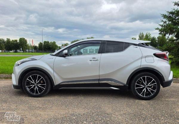Grey Toyota C-HR 2017 in Kaunas, with an engine capacity of 1.80 L and mileage of 163 thousand km for 15750 €, photo 9 on AUTOMOTO.COM.LV