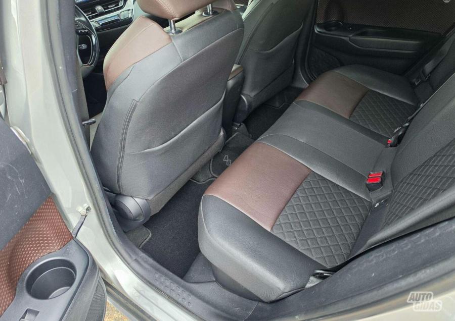 Grey Toyota C-HR 2017 in Kaunas, with an engine capacity of 1.80 L and mileage of 163 thousand km for 15750 €, photo 11 on AUTOMOTO.COM.LV