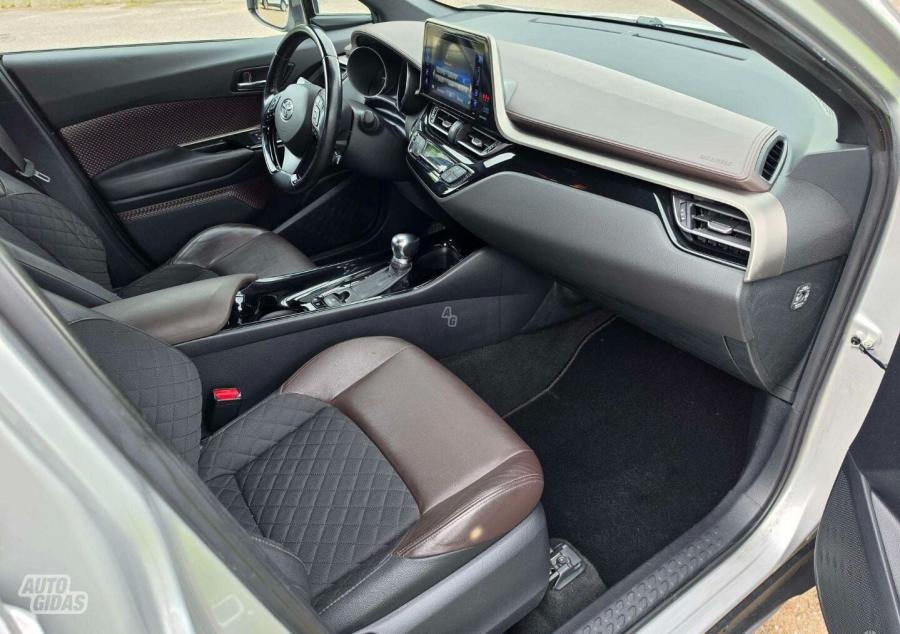 Grey Toyota C-HR 2017 in Kaunas, with an engine capacity of 1.80 L and mileage of 163 thousand km for 15750 €, photo 12 on AUTOMOTO.COM.LV