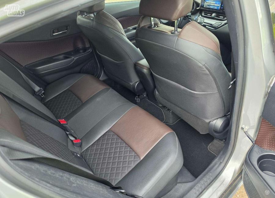 Grey Toyota C-HR 2017 in Kaunas, with an engine capacity of 1.80 L and mileage of 163 thousand km for 15750 €, photo 13 on AUTOMOTO.COM.LV
