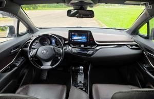 Grey Toyota C-HR 2017 in Kaunas, with an engine capacity of 1.80 L and mileage of 163 thousand km for 15750 €, photo 15 on AUTOMOTO.COM.LV