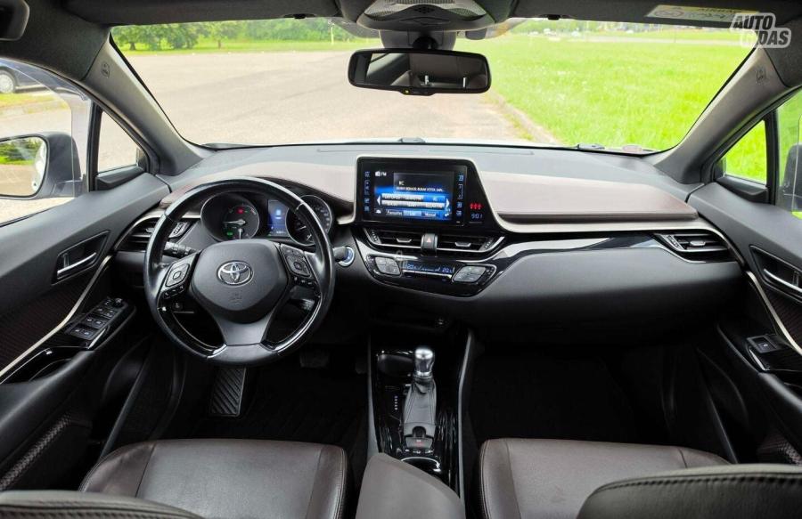 Grey Toyota C-HR 2017 in Kaunas, with an engine capacity of 1.80 L and mileage of 163 thousand km for 15750 €, photo 15 on AUTOMOTO.COM.LV