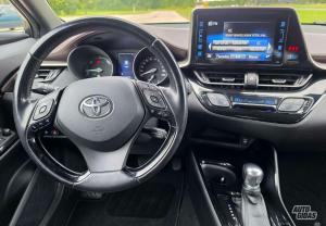 Grey Toyota C-HR 2017 in Kaunas, with an engine capacity of 1.80 L and mileage of 163 thousand km for 15750 €, photo 16 on AUTOMOTO.COM.LV