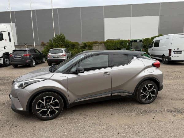 Серый Тойота C-HR 2017 в Вевис, объемом двигателя 1.80 л и пробегом 0 тыс. км за 15500 €, фото 2 на AUTOMOTO.COM.LV