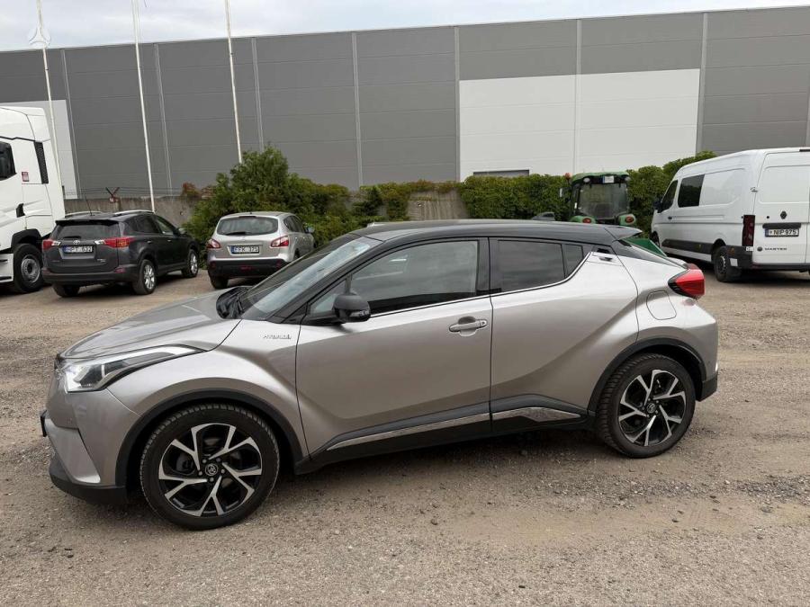 Серый Тойота C-HR 2017 в Вевис, объемом двигателя 1.80 л и пробегом 0 тыс. км за 15500 €, фото 3 на AUTOMOTO.COM.LV