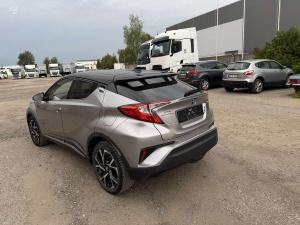 Серый Тойота C-HR 2017 в Вевис, объемом двигателя 1.80 л и пробегом 0 тыс. км за 15500 €, фото 4 на AUTOMOTO.COM.LV
