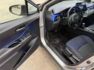 Серый Тойота C-HR 2017 в Вевис, объемом двигателя 1.80 л и пробегом 0 тыс. км за 15500 €, фото 5 на AUTOMOTO.COM.LV
