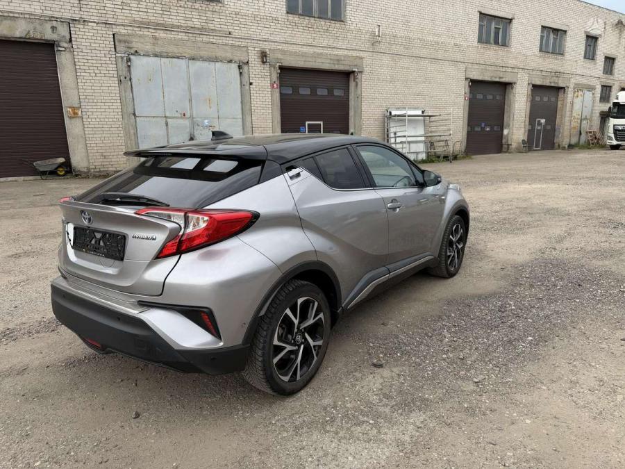 Серый Тойота C-HR 2017 в Вевис, объемом двигателя 1.80 л и пробегом 0 тыс. км за 15500 €, фото 6 на AUTOMOTO.COM.LV