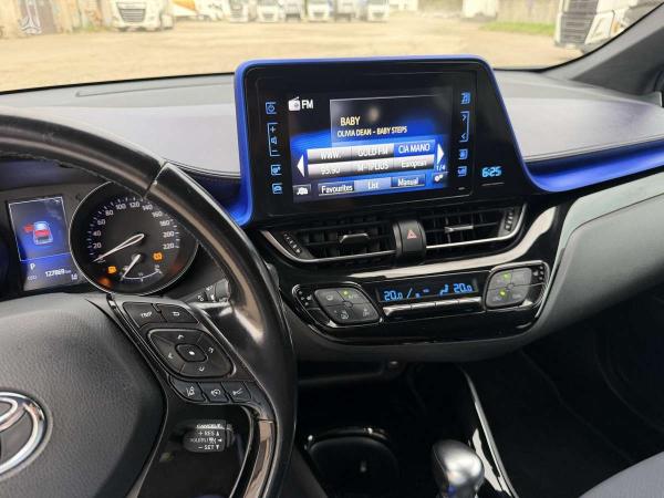 Серый Тойота C-HR 2017 в Вевис, объемом двигателя 1.80 л и пробегом 0 тыс. км за 15500 €, фото 7 на AUTOMOTO.COM.LV