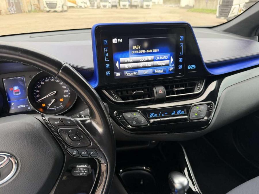Серый Тойота C-HR 2017 в Вевис, объемом двигателя 1.80 л и пробегом 0 тыс. км за 15500 €, фото 8 на AUTOMOTO.COM.LV