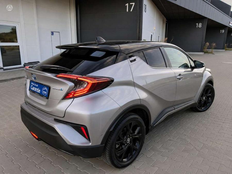 Серый Тойота C-HR 2017 в Вильнюс, объемом двигателя 1.80 л и пробегом 164 тыс. км за 15950 €, фото 3 на AUTOMOTO.COM.LV